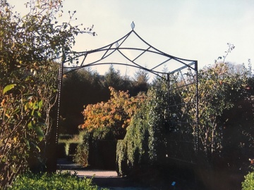 Garden Structures Design from Custom Steel Works